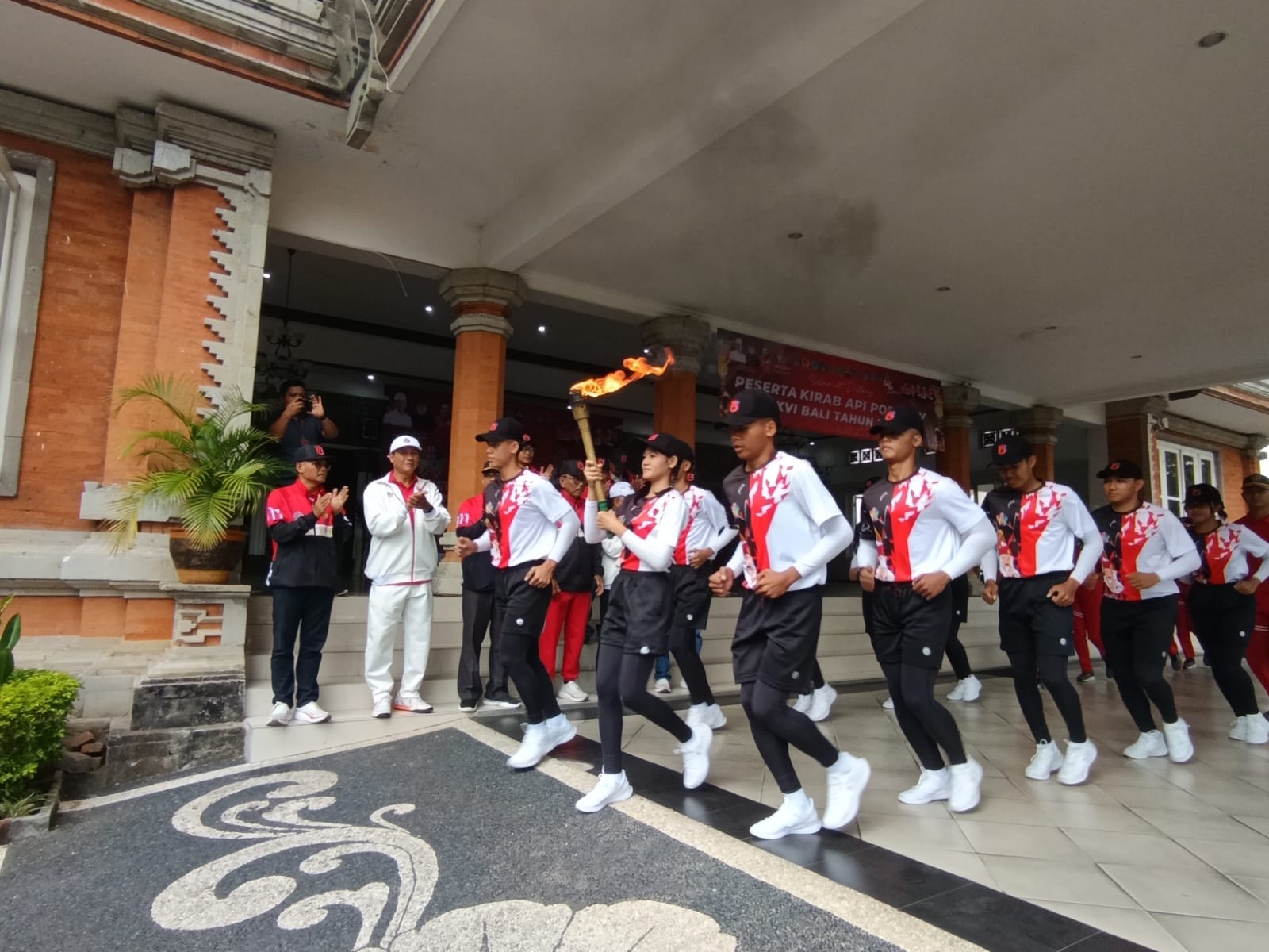 Kirab Api Obor Porprov XVI Bali 2025 Disemayamkan di Buleleng